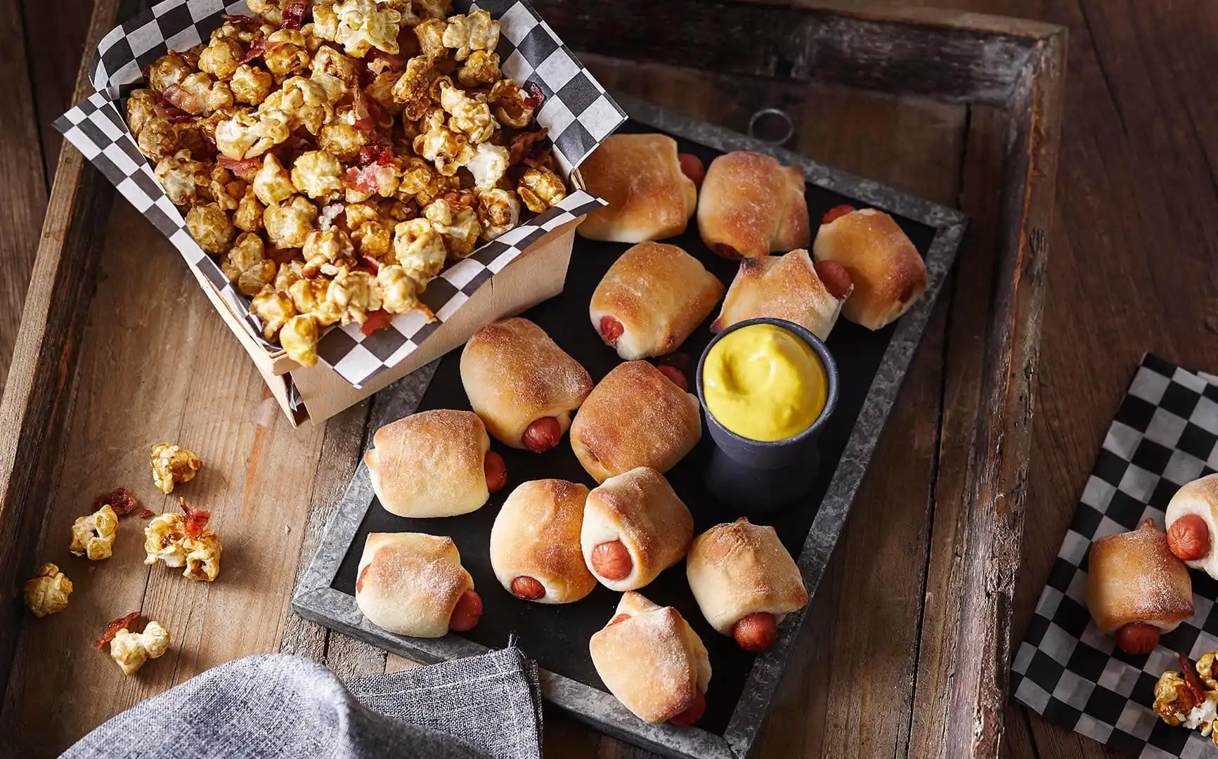 Maple Bacon Popcorn - Cuisine Adventures